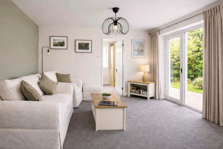 Cosy 2-bed Apt Near Port & City, Free Parking - Southampton, UK