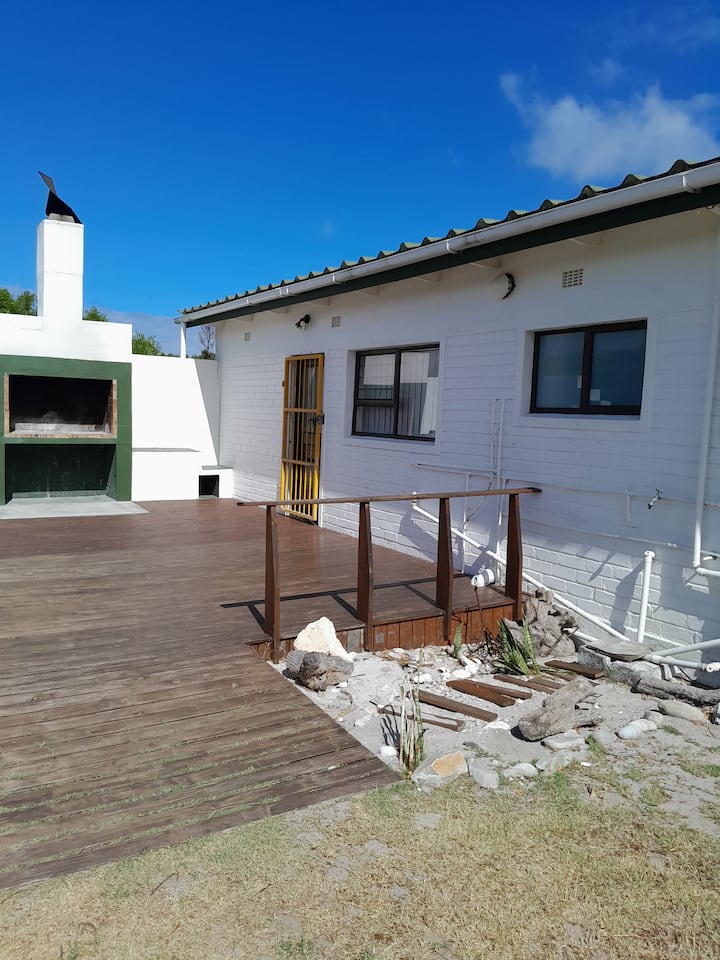 Old Charm Holiday Home - Pearly Beach
