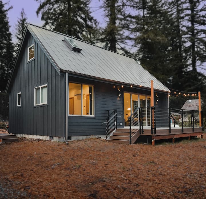 New Cozy Cabin, King Bed, Hot Tub, 5mi To Rainier - アッシュフォード, WA