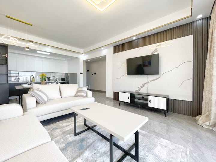 Spacious 3-bedroom Apartment | Balcony | Pool &Gym - Nairobi