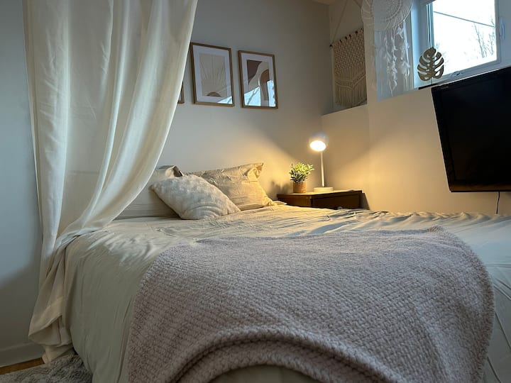 Couette Et Café - La « Boho » - Quebec City