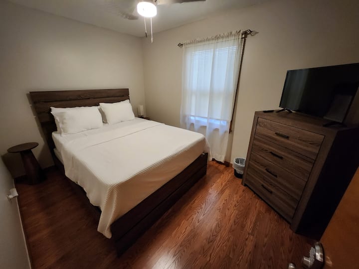Room #5 In Newark Nj (Ironbound) - Newark, NJ