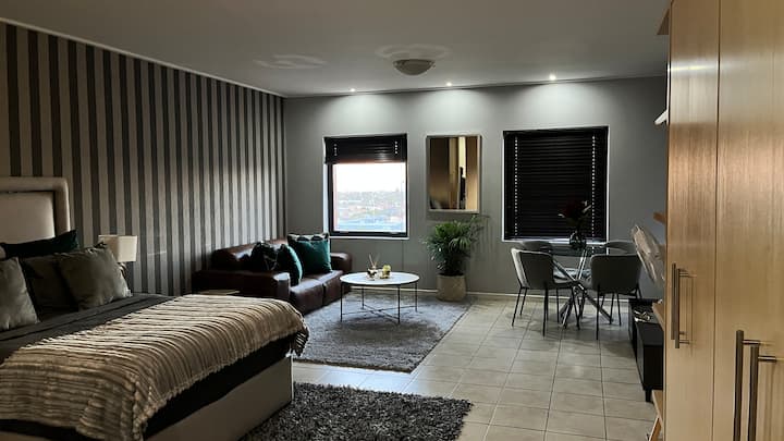 Modern Studio With City Views - Cape Town