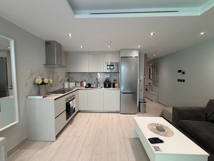 Deluxe Studio, Marina Club, Close To Ocean Village - Gibraltar