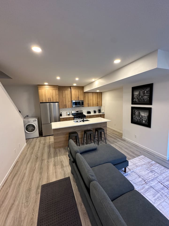 4 Bedroom Near Nait/dt - Edmonton