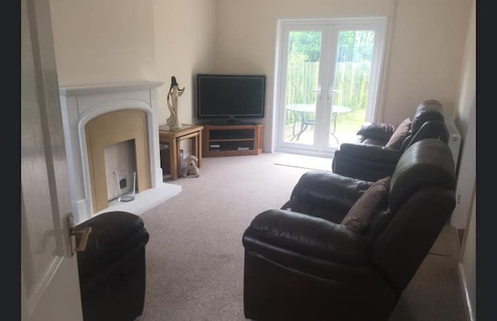 Cosy Comfortable Staying - Carmarthen