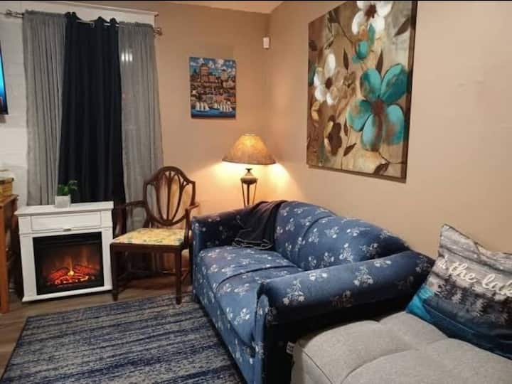 Niagara Falls Retreat Cottage - Niagara Falls, NY