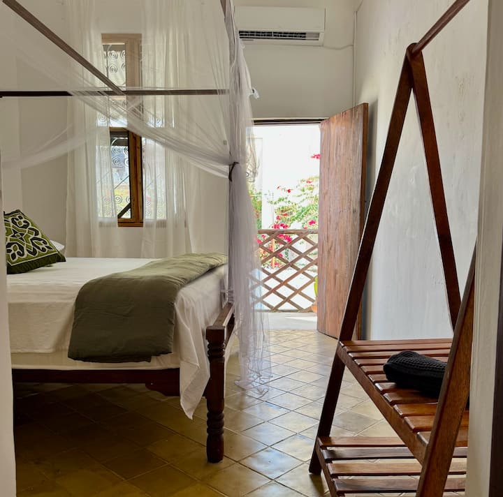 Room 2, En Suite Bathroom, Balcony, View Courtyard - Zanzíbar