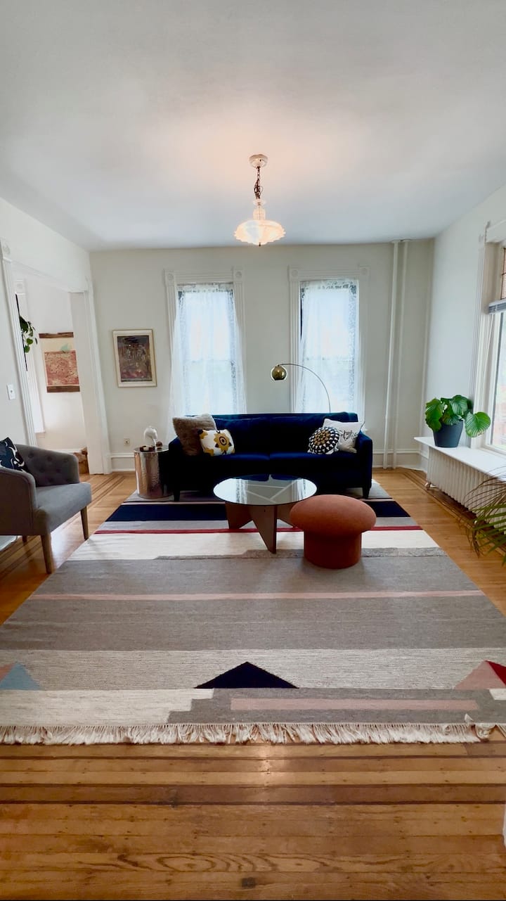 Spacious 2br Uptown • Sleeps 6 • Lndry - Minnesota