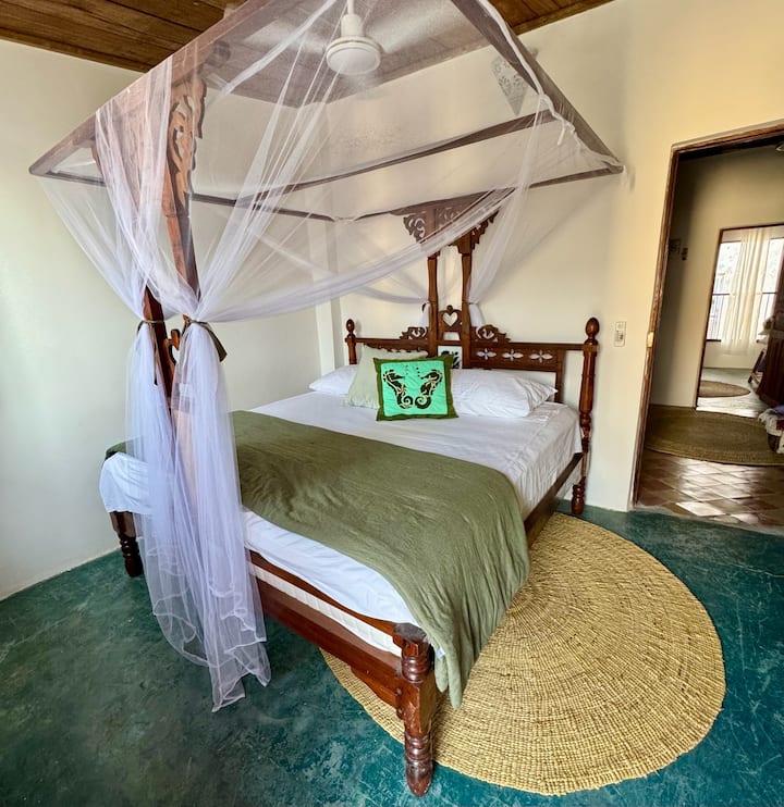 Room 4, 2nd Floor, Private Rooftop, Shared Bath - Zanzibar Archipelago