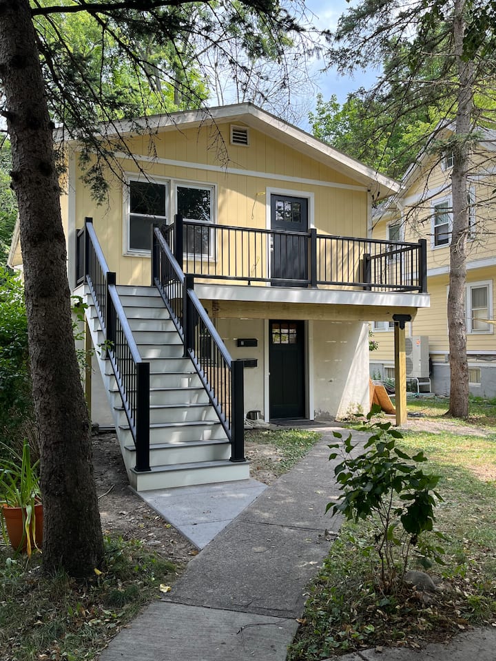 Quiet Downtown Sun-filled 3bed 1bath- #1 Room - Ithaca, NY