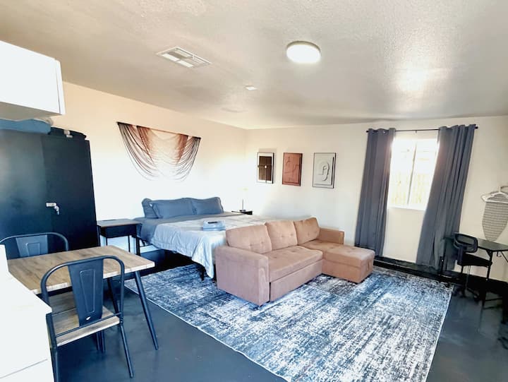 Elegant Private Studio! Sleeps 4! 10min To Strip - Las Vegas, NV