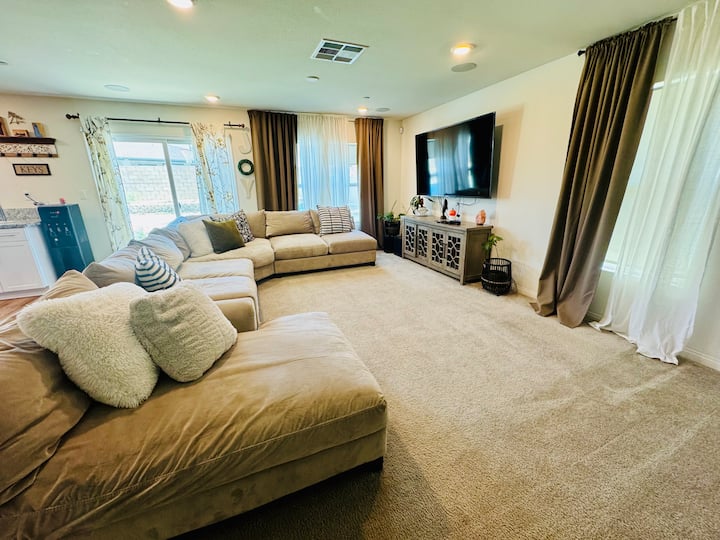 Serene Home In West Lancaster. - Lancaster, CA