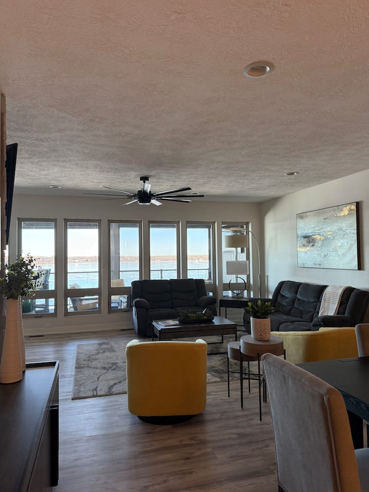 4 Bedroom Condo Stunning Views - Okoboji, IA