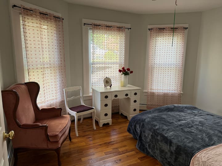 Peaceful Home Near University - Bridgeport, CT