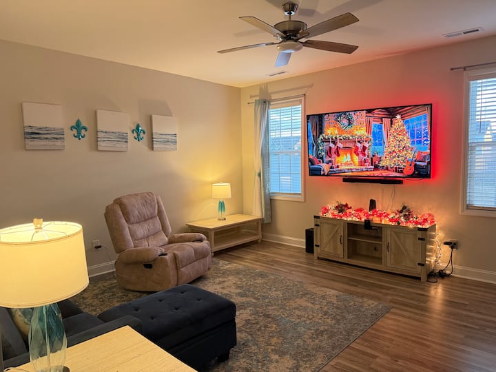 Modern 4bdr, Sleeps 8- 16 Min To Ft Bragg! - Fayetteville, NC