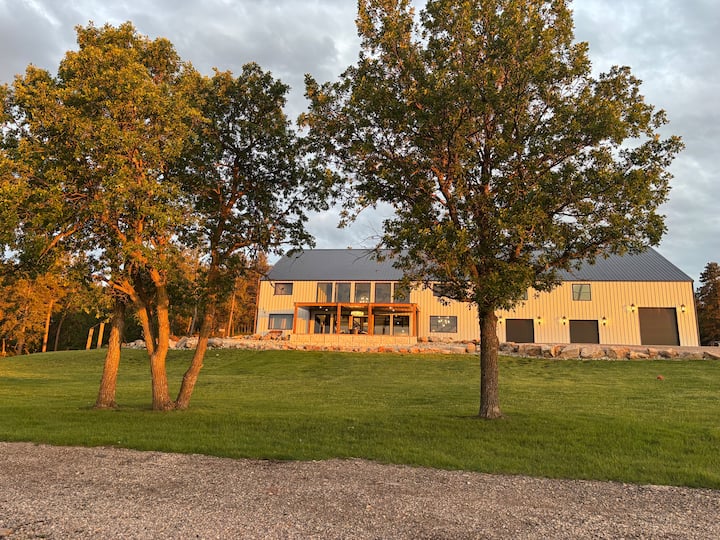 Beautiful Spacious Barndominium - Spearfish, SD