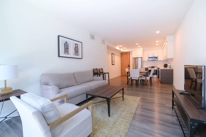 Central Hollywood Location 1 Bedroom - Beverly Hills