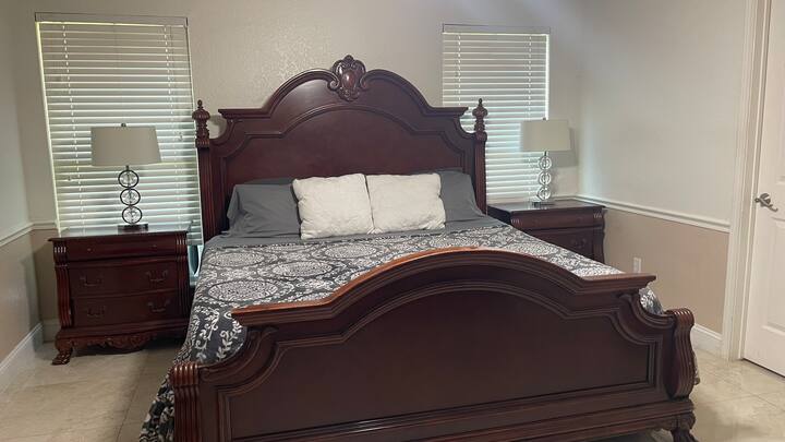 Central, 45" Tv, Kitchen, Fast Wi-fi - League City, TX