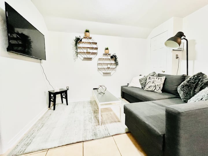 Cozy 2bdrm Retreat In Heartland - ミシサガ