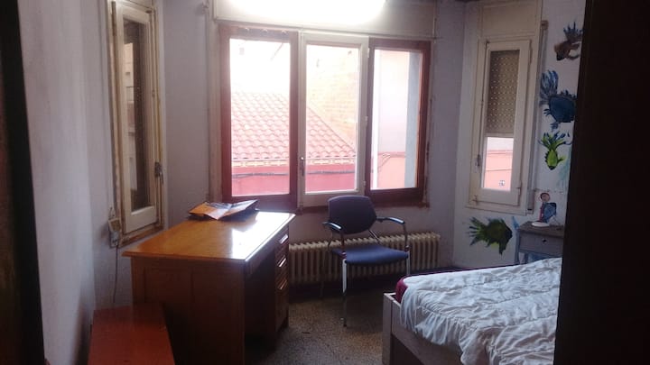 Habitación Grande Y Luminosa - Sabadell