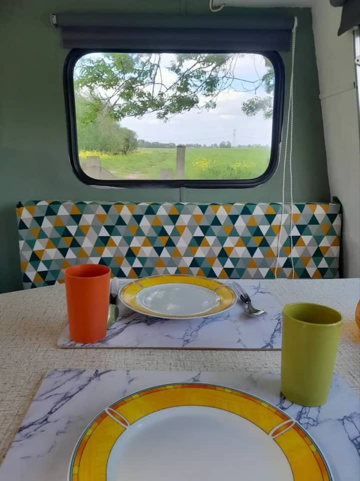 Retro-caravan - Lemmer