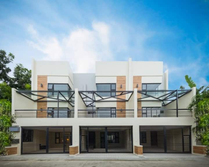 Super Cozy Family Villa - Makati