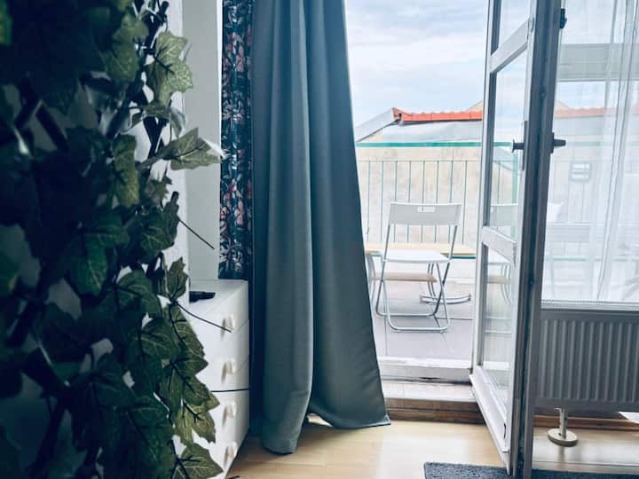 Romantic Getaway In Oldtown With Perfect View - Bratislava