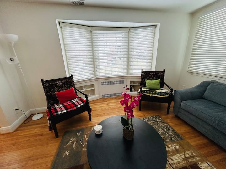 Comfy , Spacious 3 Bedrooms In The Heart Of Towson - Towson, MD