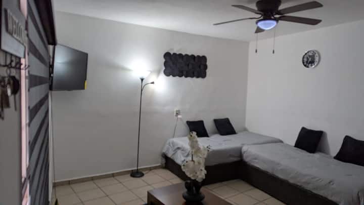 ¡A Pocos Pasos De Paseo La Fe! - Guadalupe, Mexico