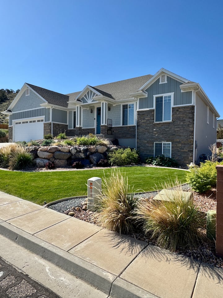 Luxury 5-br Home W/game Tables & Outdoor Dining - Cedar City, UT
