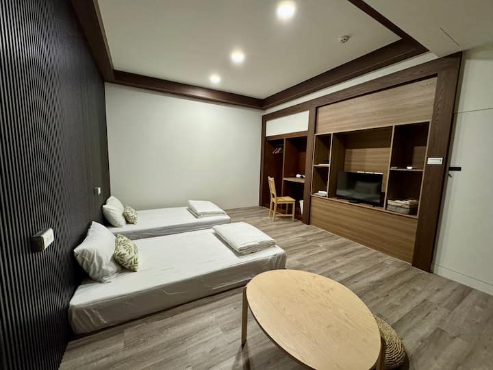 花生糖民宿Happiness 雙人雅房102/眷村民宿/大東捷運站/衛武營/青年夜市 - Kaohsiung City