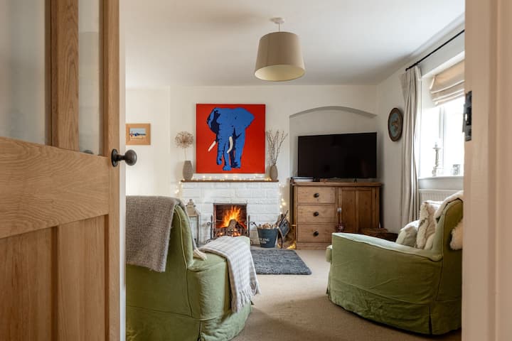 Dog Friendly Holiday Cottage - Mulberries - Kingham