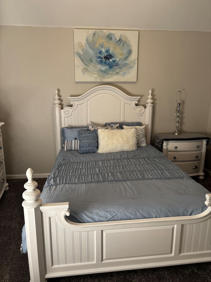 Cozy Quaint Room W/ Queen Bed. - Memphis, TN