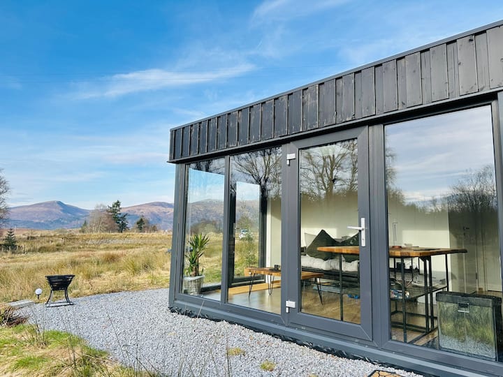 Eco-friendly Highland Cabin With Mountain Views - Loch Lochy
