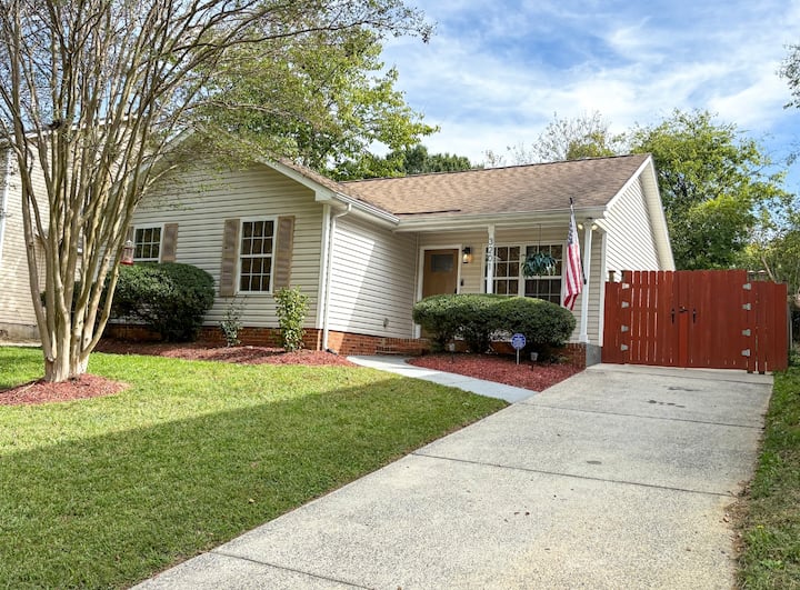 Coziest City Cottage 3b2b Airport|bank Of America - Charlotte Douglas Airport (CLT)