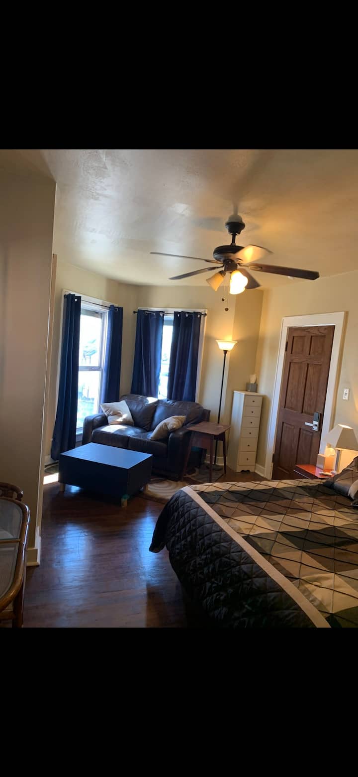 Cozy Furnished Apt. 5 - Saint Joseph, MO