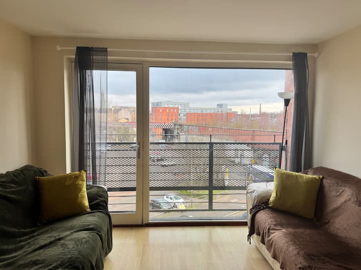 Skyline Serenity: Cosy Space - Glasgow