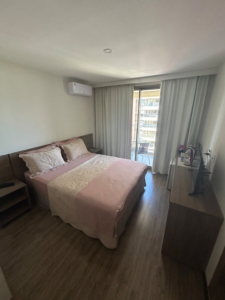 Suíte Privativa Com Garagem.
Check-in Flexível - Recreio