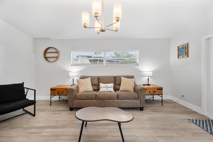 Entire 3br House W/ Fenced Yard • 10 Min Fsc & Seu - Lakeland, FL