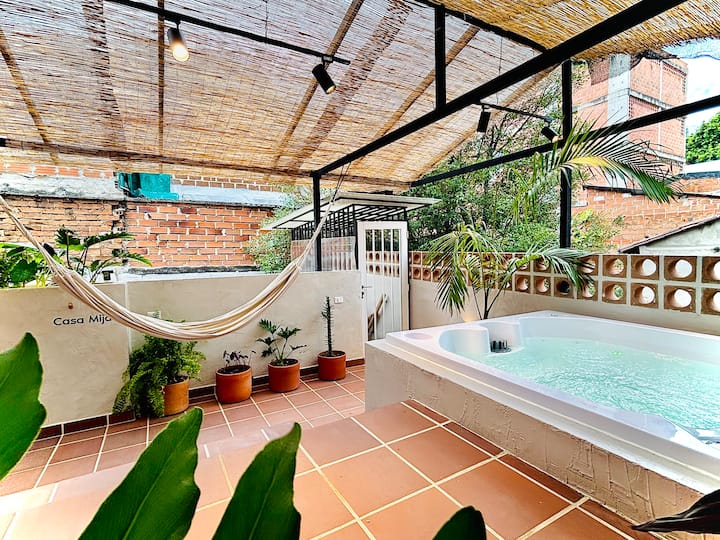 House With Jacuzzi And Terrace In Manila Poblado - Medellín