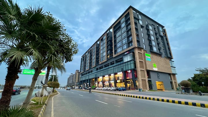 Elegant Flat In Gulberg Greens Islamabad - Islamabad