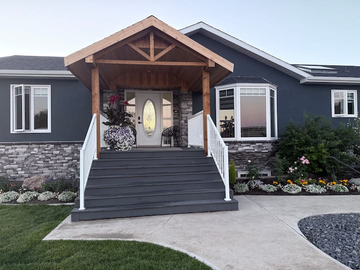 Cozy Ranch Retreat For Families Or Large Groups. - Cardston