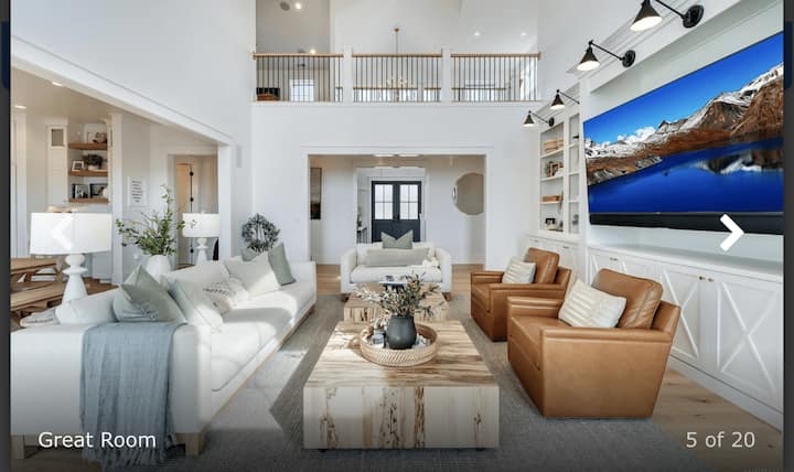 Luxurious Estate 11,500 Ft.² - Lehi, UT