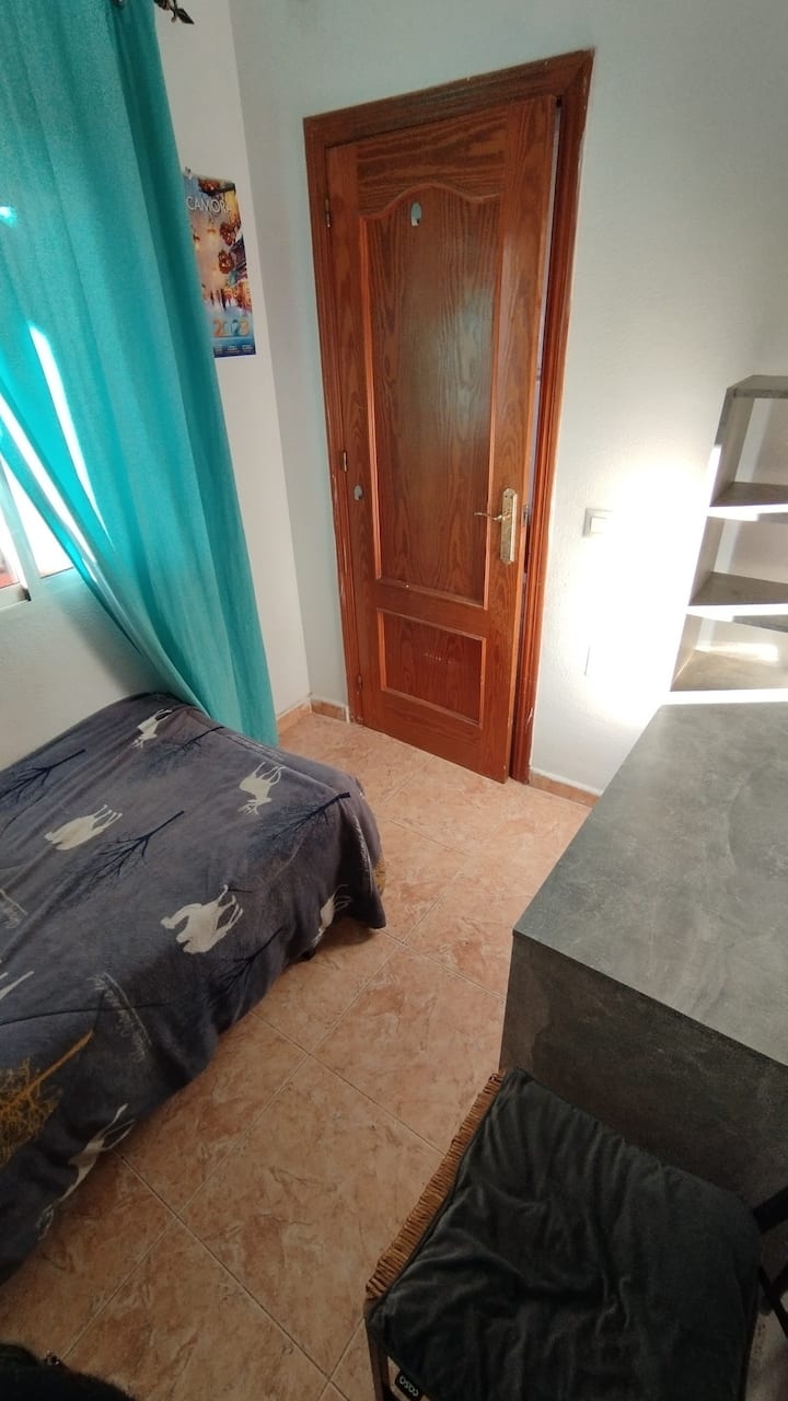 Se Alquila Un Habitación - Torrevieja