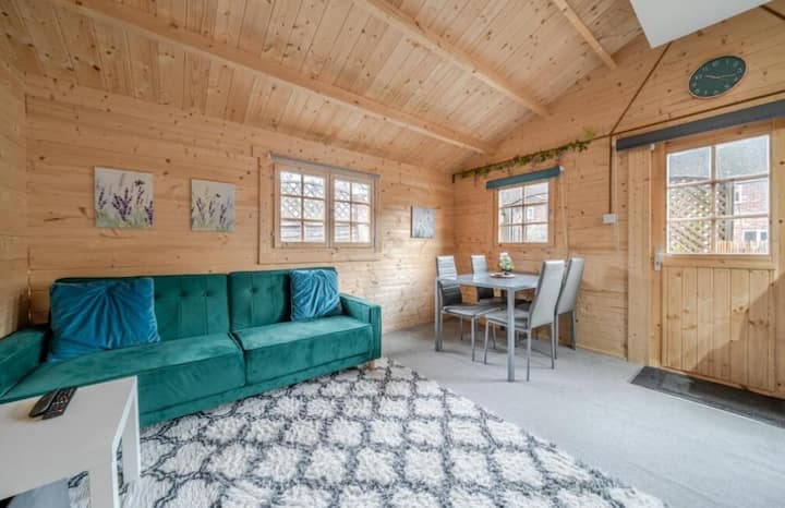 Cosy Cabin Retreat, 1–5 Guests, 5 Mins To Windsor - Slough