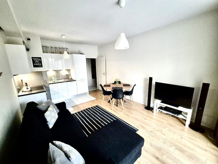 Modern Apartment With Garage In Center Location - Warszawa