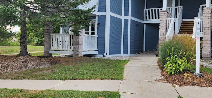 Condo 2 Ch., Vallée Horseshoe - Rez-de-chaussée - Horseshoe Valley, ON