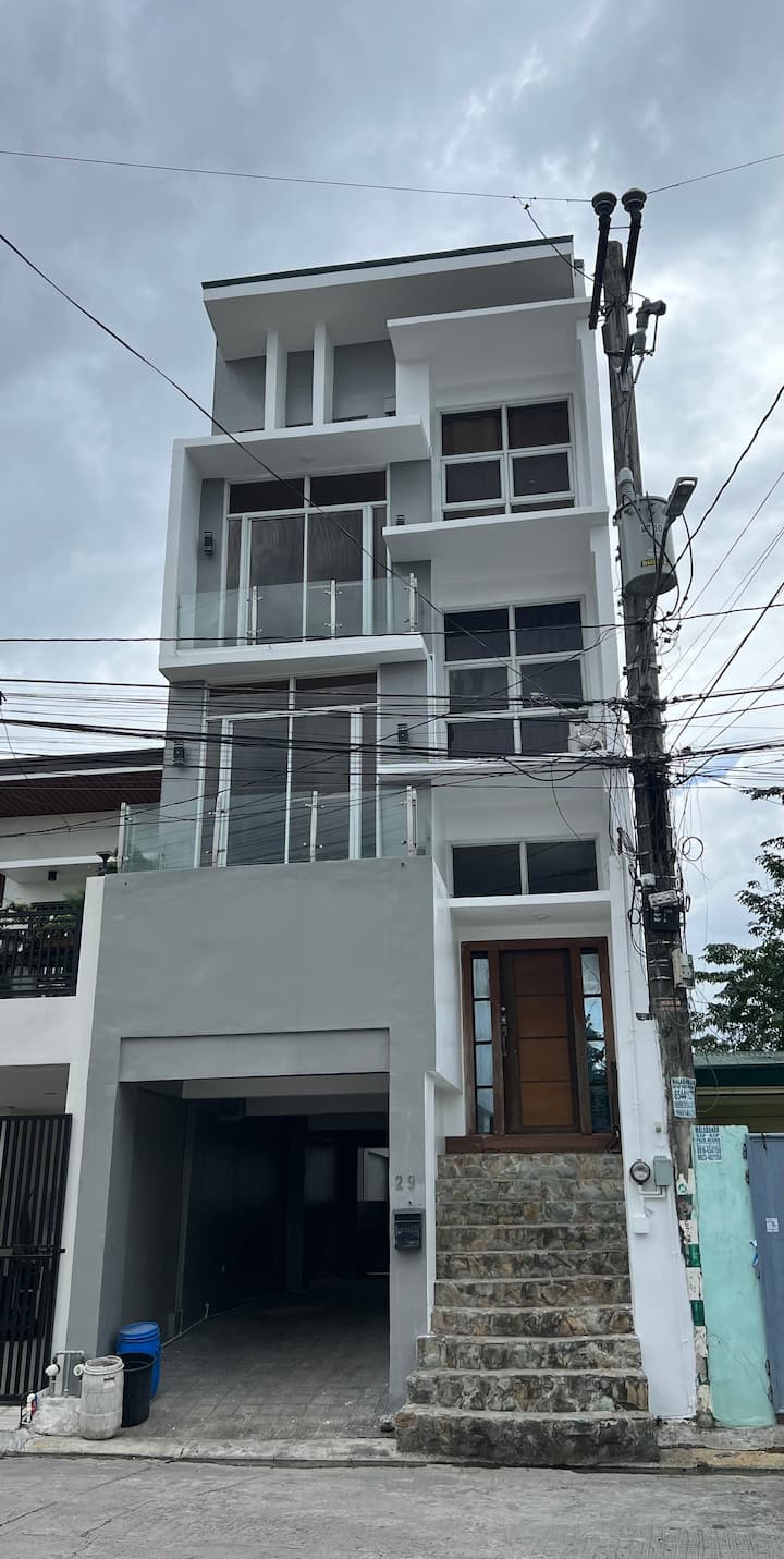 City Sanctuary W/karaoke And Netflix! - Quezon City