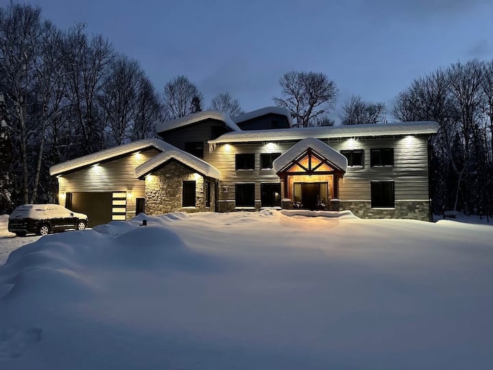 Casabella Muskoka Waterfront|hottub|sauna|firepit| - Bracebridge